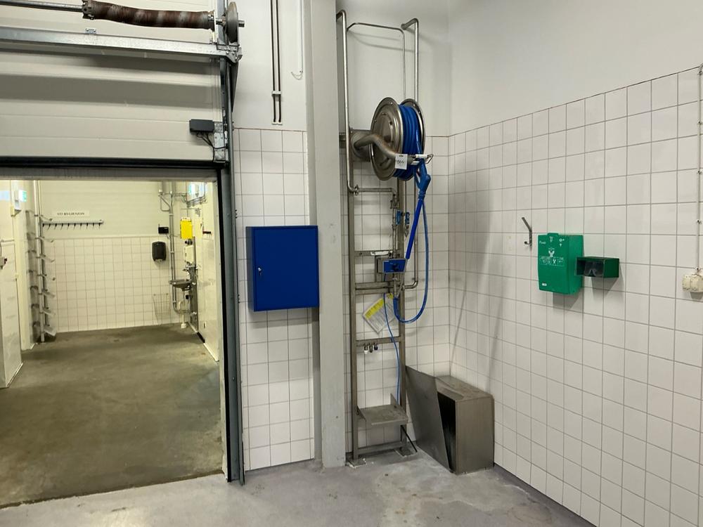 Body emergency shower | Dome Auctions