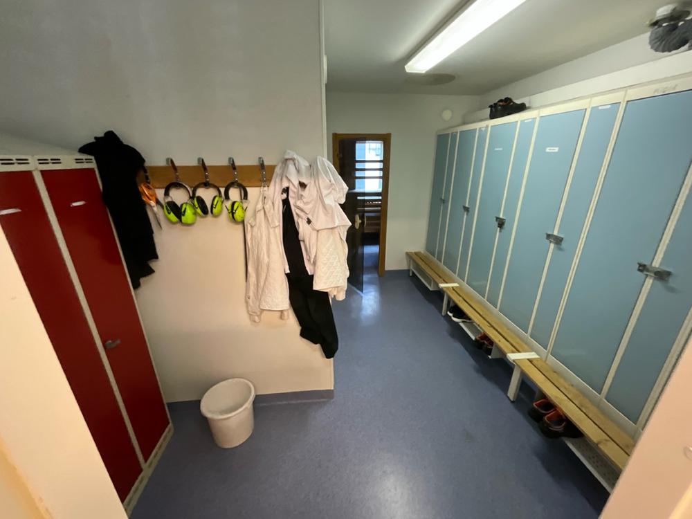 Changing room | Dome Auctions