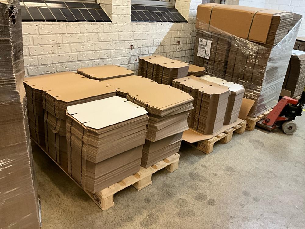 Pakaging material | Dome Auctions