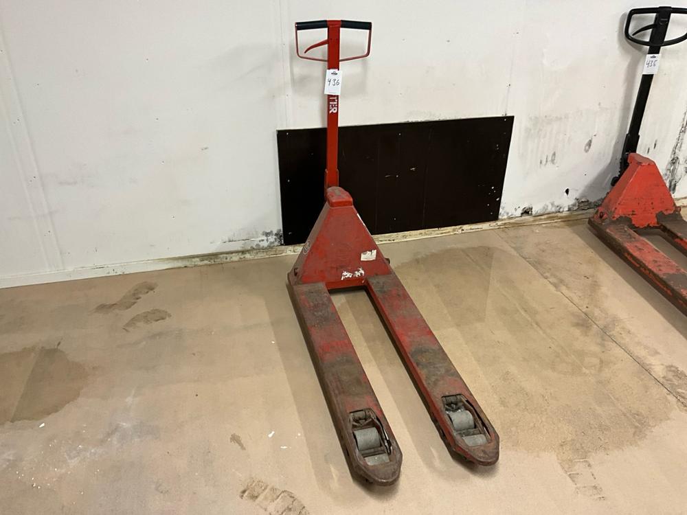 BT L2000 Hydraulic hand pallet truck | Dome Auctions
