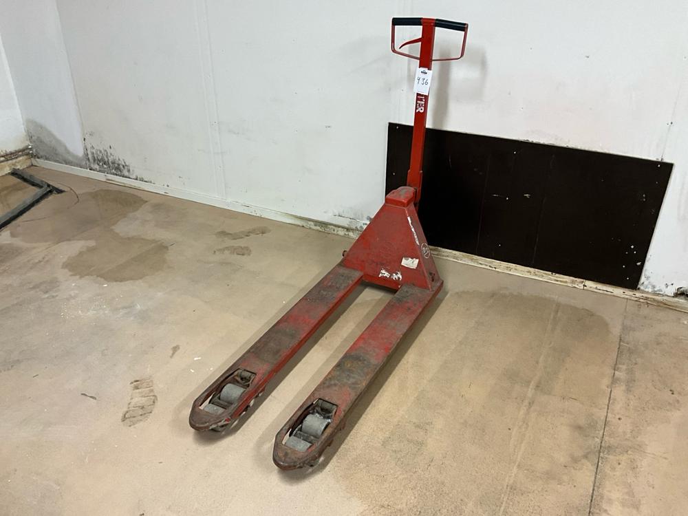 BT L2000 Hydraulic hand pallet truck | Dome Auctions