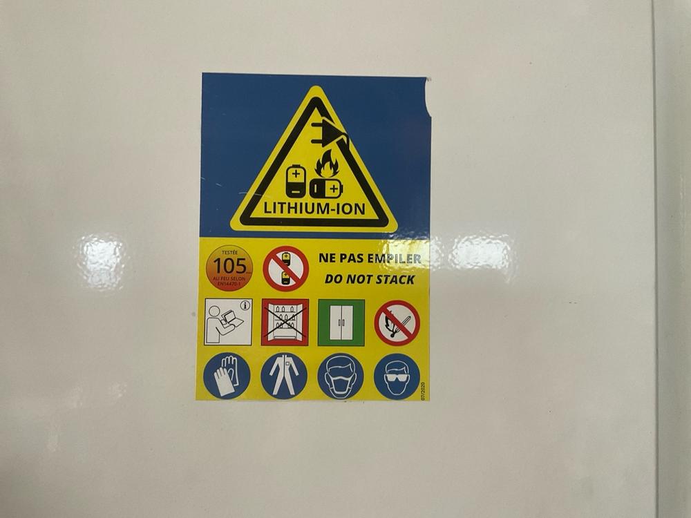 empteezy fire pro lithium-ion safety cabinet | Dome Auctions