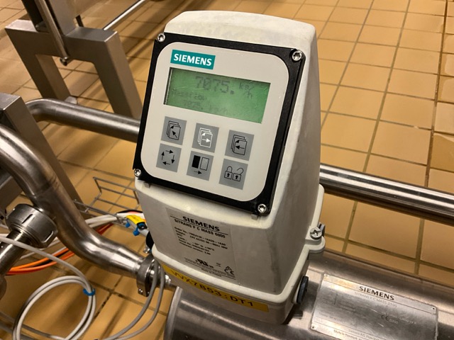 2014 Siemens Sitrans F C MASS 2100 flowmeter | Dome Auctions