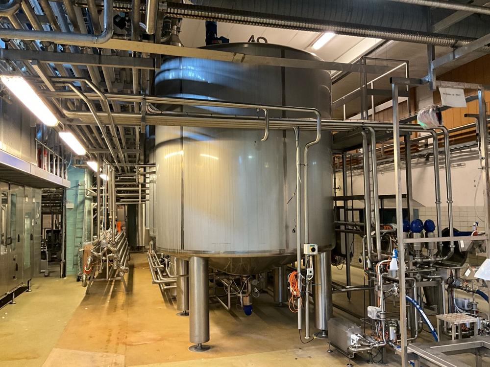 2009 Bujalski ZBM-03-18 s/s vertical storage tank 19.460L | Dome Auctions