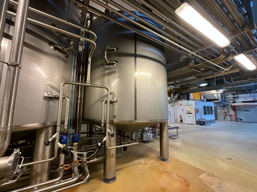 2009 Bujalski ZBM-03-18 s/s vertical storage tank 19.460L | Dome Auctions