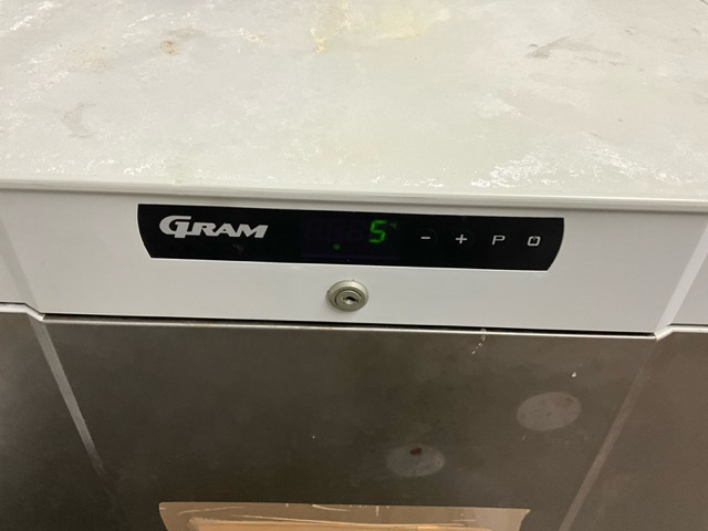 Gram labortory fridge | Dome Auctions