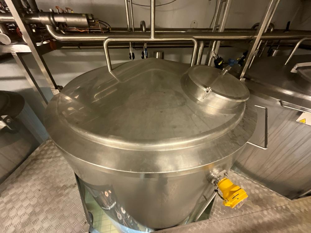 2002 Jahala DTI5000 s/s vertical storage tank 5.000L | Dome Auctions