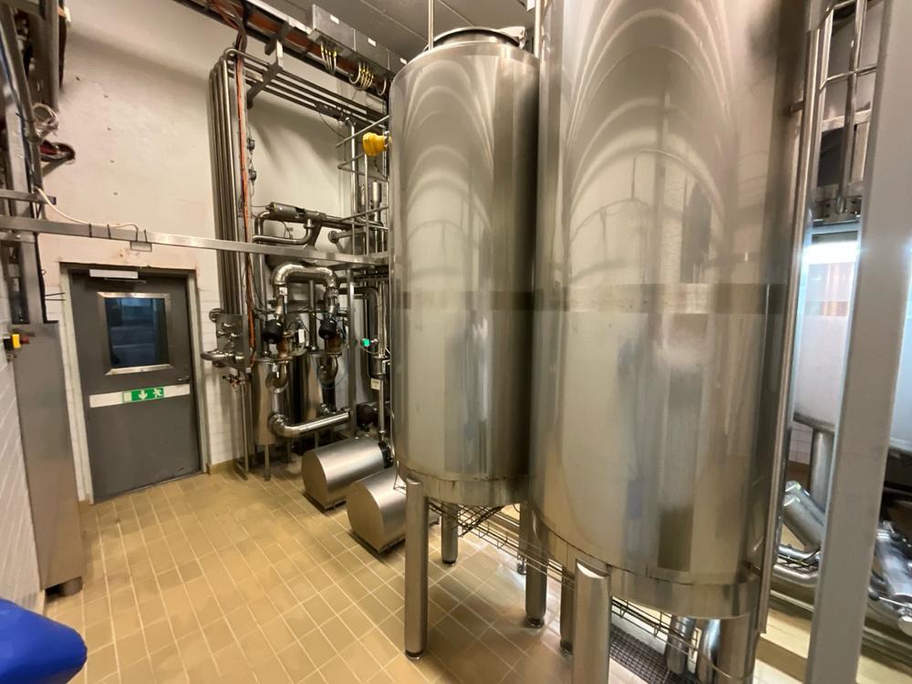 2002 Jahla TVI1000 s/s vertical storage tank 1.000L | Dome Auctions