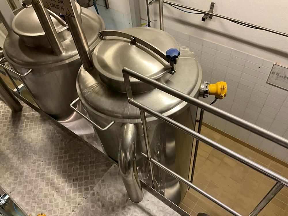 2002 Jahla TVI1000 s/s vertical storage tank 1.000L | Dome Auctions