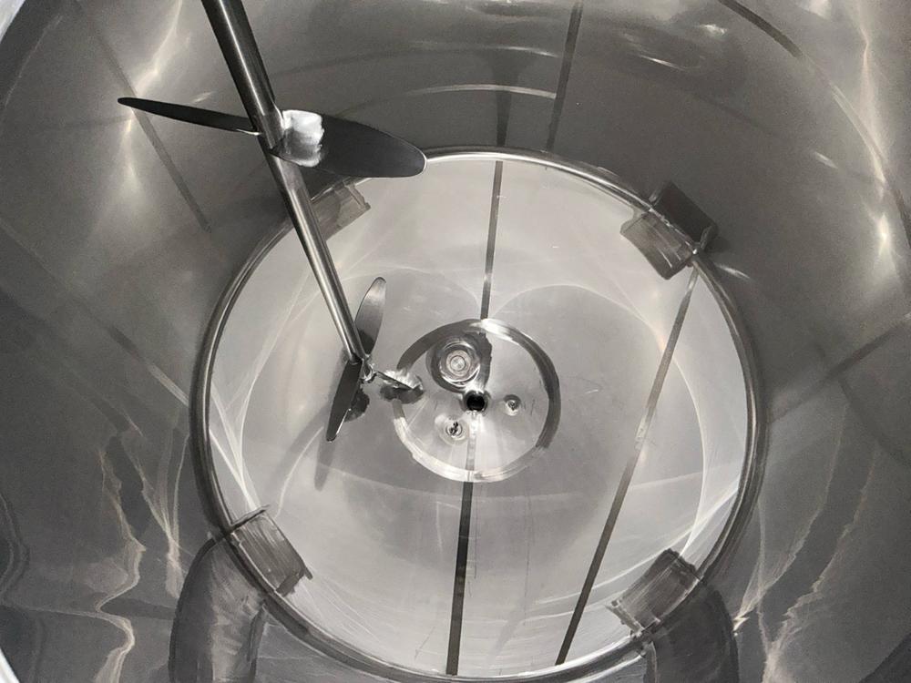 2004 Fimatec s/s vertical storage tank 8.000L | Dome Auctions