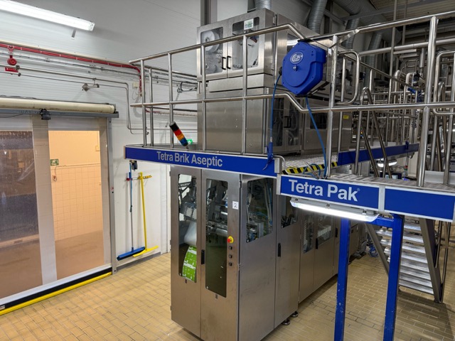 2007 Tetra pak TBA/19 filling & packaging Line | Dome Auctions