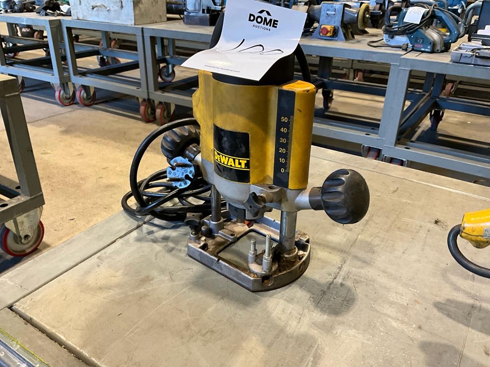 DeWalt DW 613 milling machine | Dome Auctions